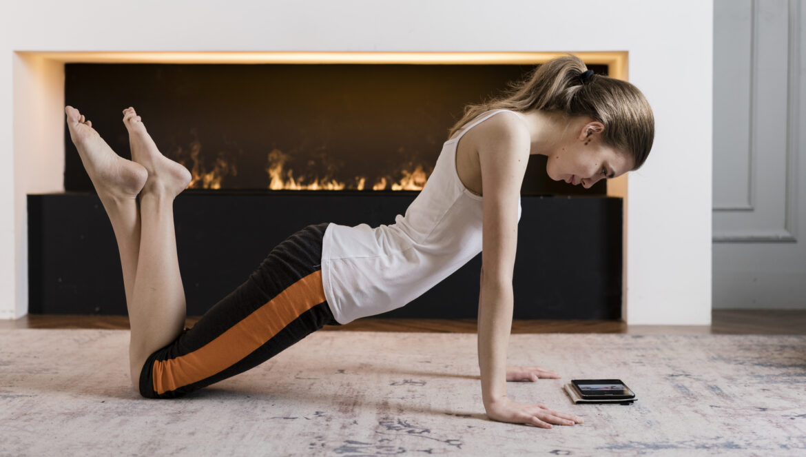 Fire Hydrant Exercise: 6 Easy Variations for All Fitness Levels ...